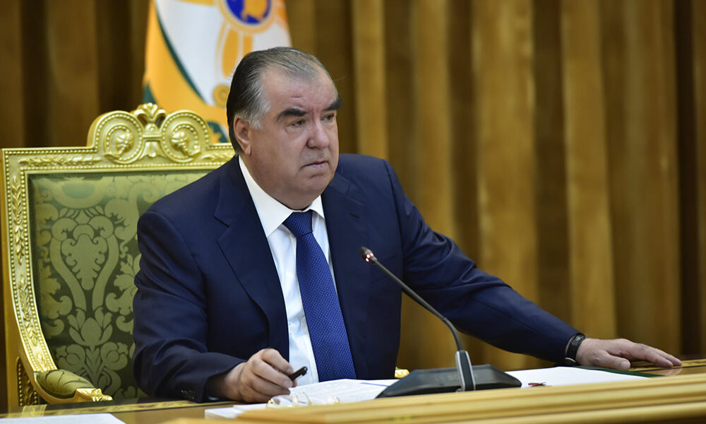 Tajik president deploys 20,000 troops to border with Afghanistan ...