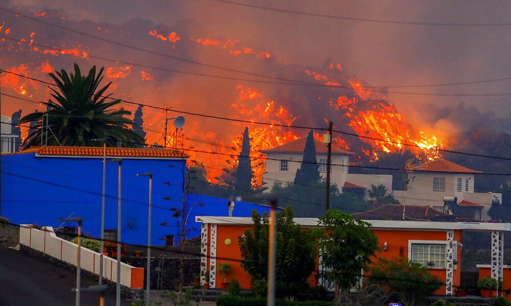 Thousands flee as volcano erupts on Spain's La Palma island, homes ...
