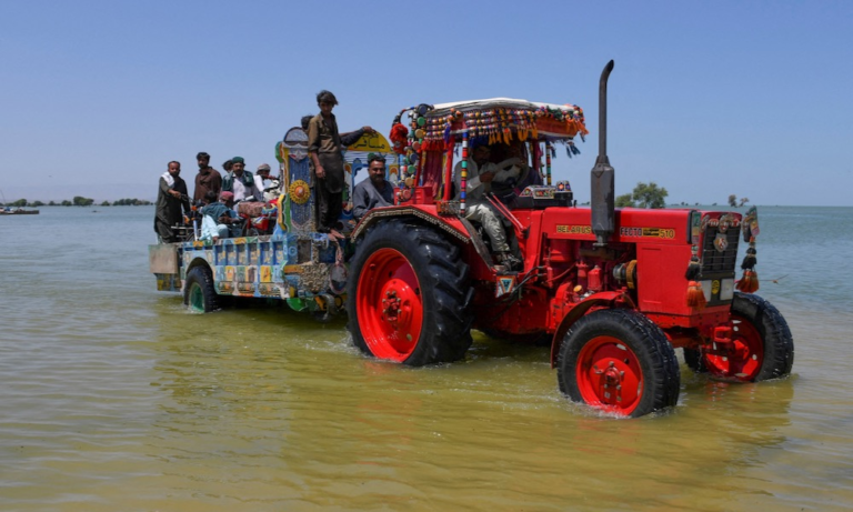 Tractor-trolley in Pakistan falls into canal, killing 10 | Ariana News ...