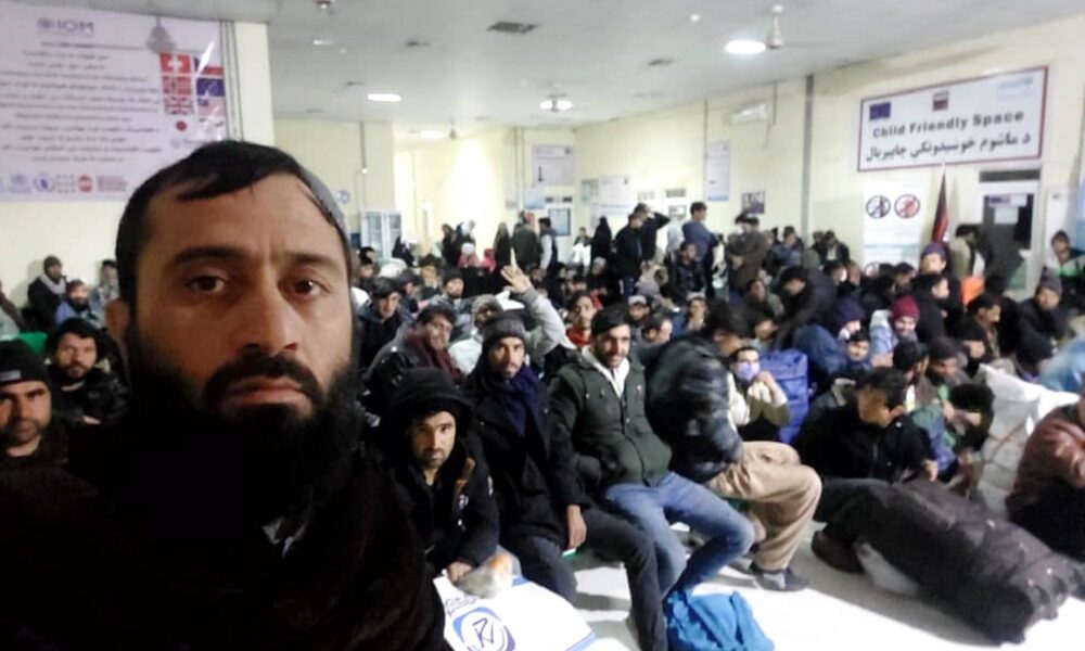 More than 2,000 Afghan refugees return from Iran, Pakistan | Ariana ...