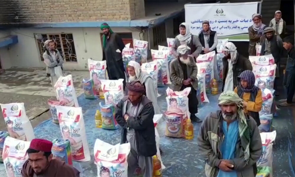 Dozens of needy families in Kunduz get food aid from Bayat Foundation ...